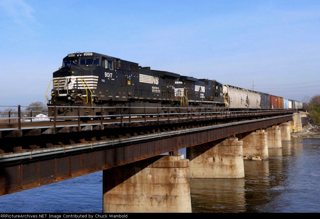 NS 9017 Westbound at MP 209